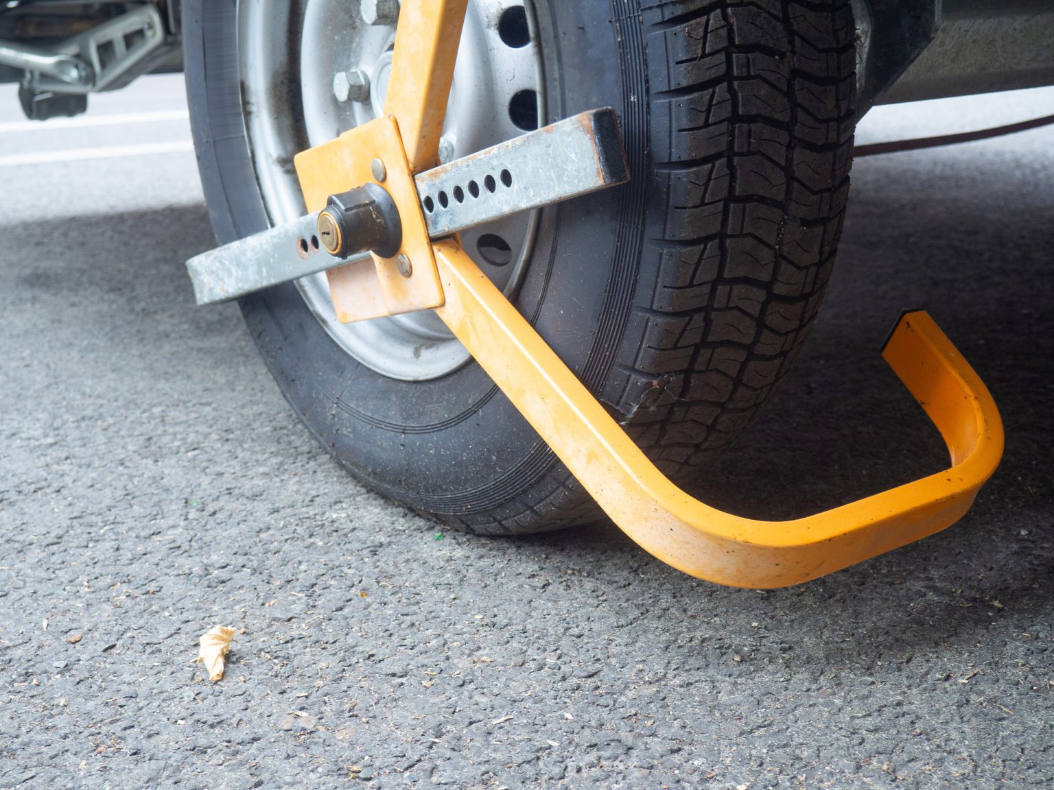 Blokada na koło – kiedy nam grozi? Jakie są kary? - Ubezpieczamy Auto